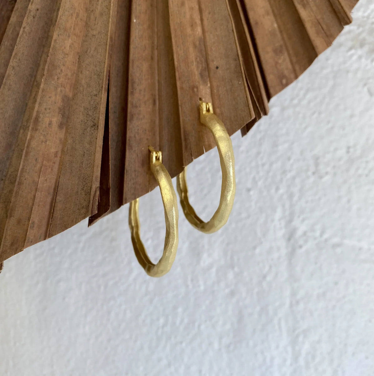 Anais Gold Hoop – Neon Laundry